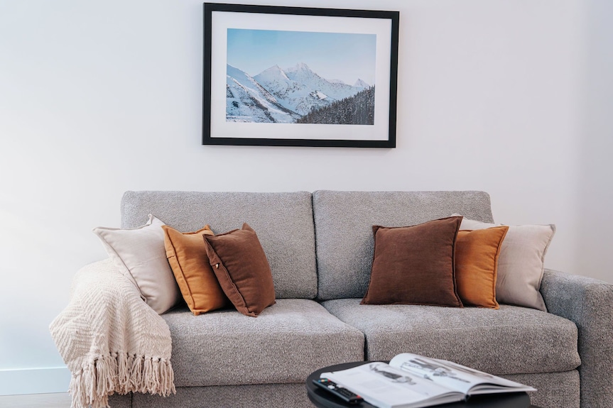 Cozy 1-bedroom Condo With Large Private Hot Tub, Perfect For A Relaxing Stay In Revelstoke. - 雷夫爾斯托克