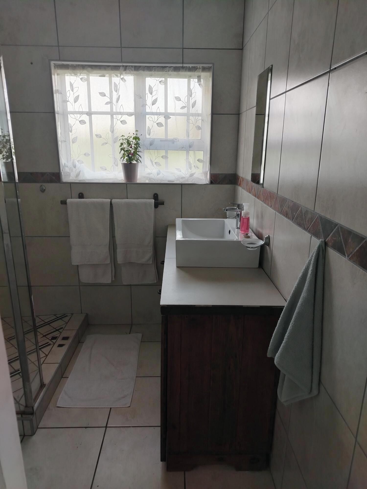 Ocean Nook\n Fabulous 2-bedroom Apartment In  Gqeberha Perfect For Relaxing - Despatch