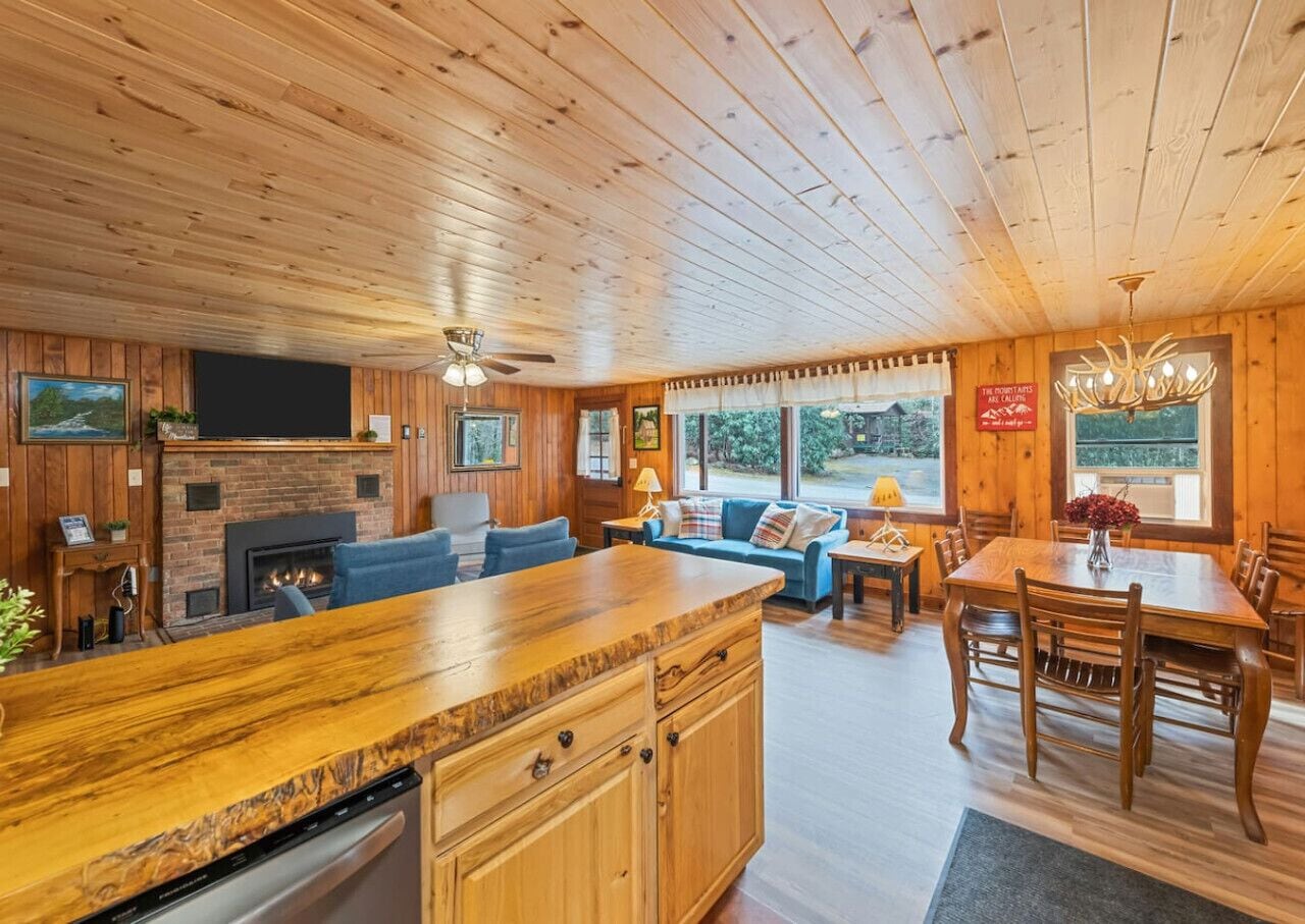 Smoky Haven Lodge-creek, Heated Pool, Pet Friendly - Maggie Valley, NC