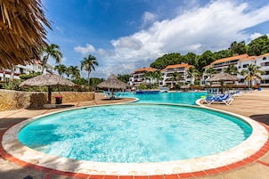 Apartamento, 2 quartos, fumadores, piscina privativa | Piscina | Piscina exterior