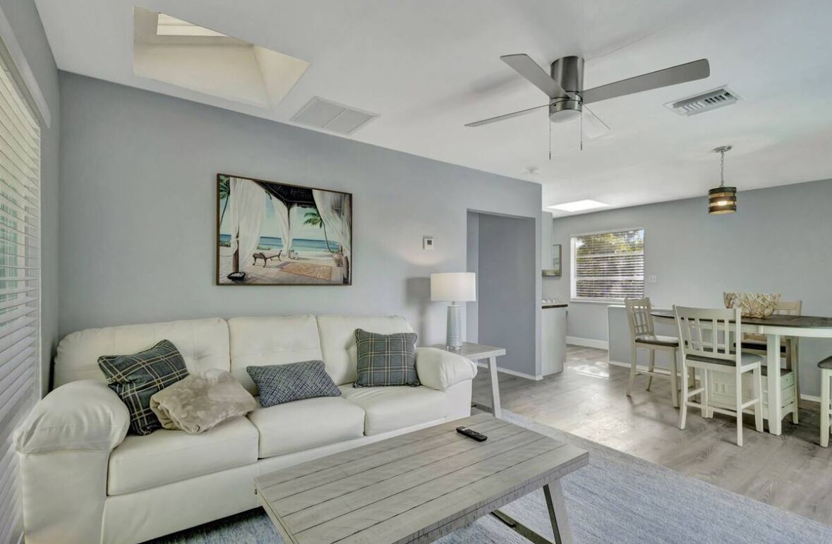 Stylish 1br Private Balcony Apartment On The Intercostal W/ Pool Access - Fort Pierce, FL