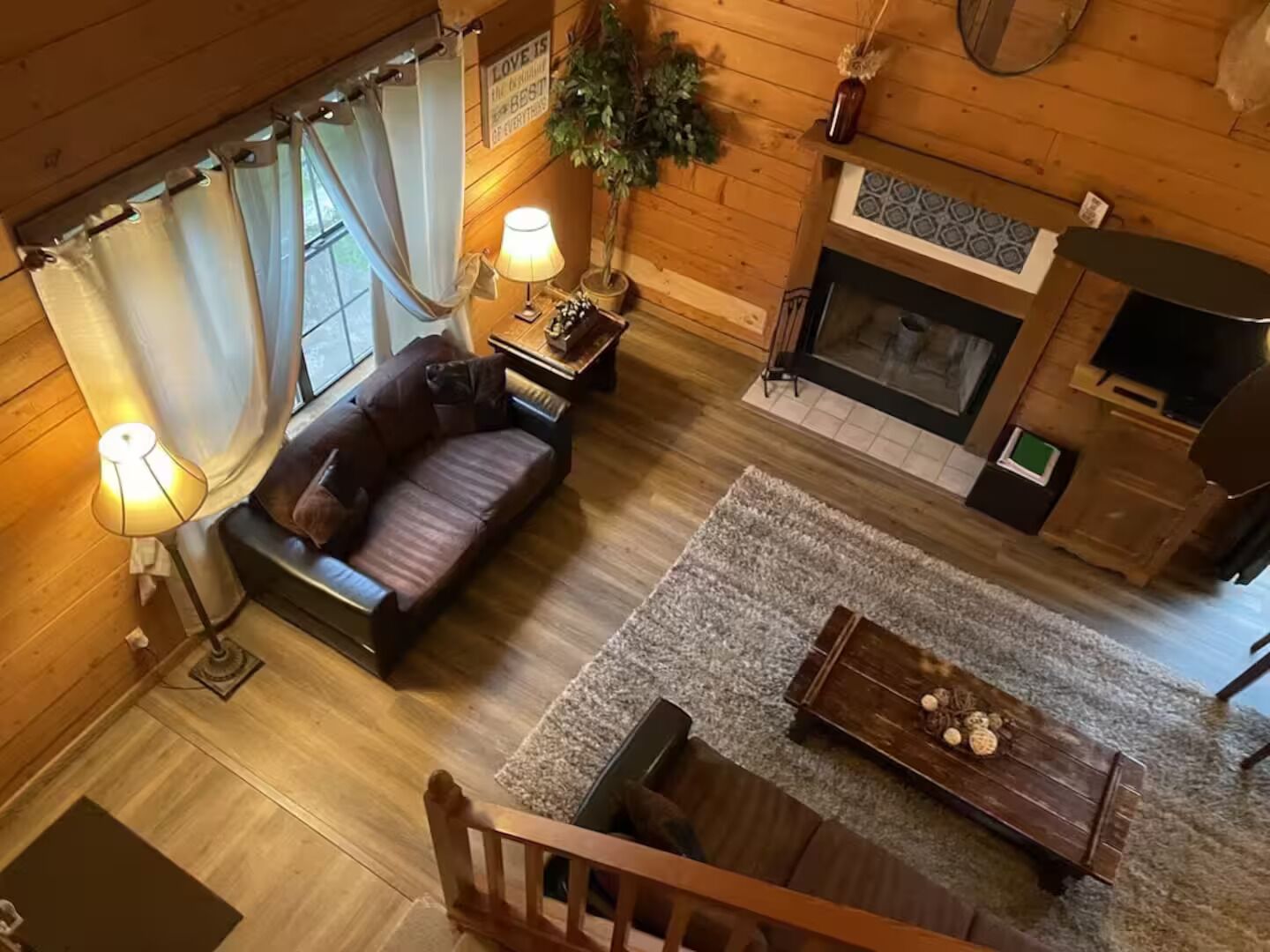 Cozy Western Style Log Cabin In Branson Near Major Tourist Attractions - Branson, MO