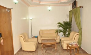 Quarto Familiar, varanda, Vista para a cidade | Sala de estar