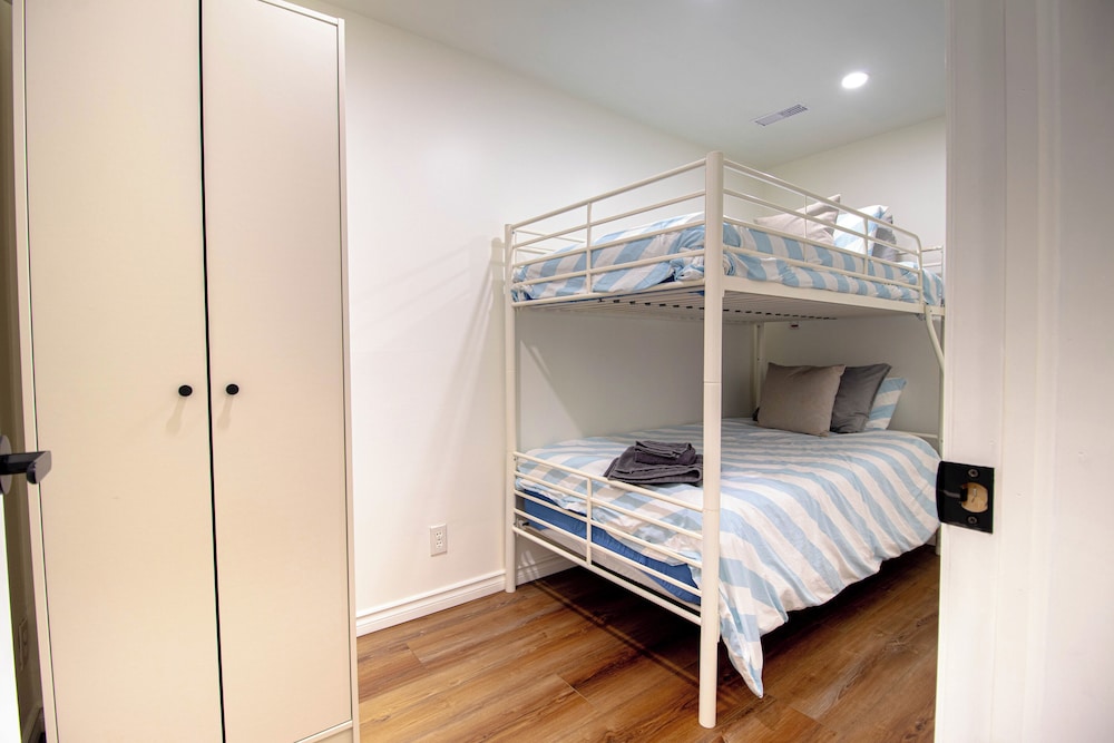 Scugog Shores - 6 bed/3wroom all season Cottage near Port Perry. Pet ...