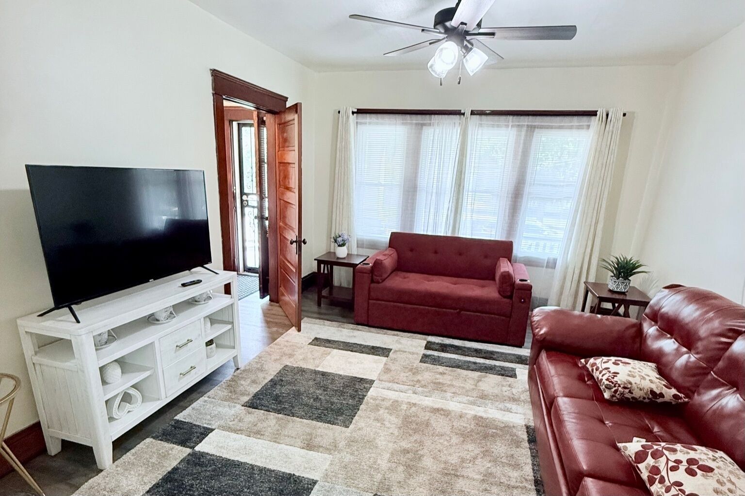 Updated Home: Min From Airport: Cozy Duplex Unit - Cleveland