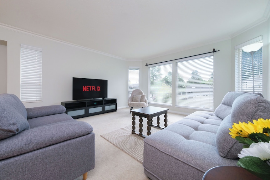 Surrey Family Home W/ Patio & Garden 3br 2ba - Surrey