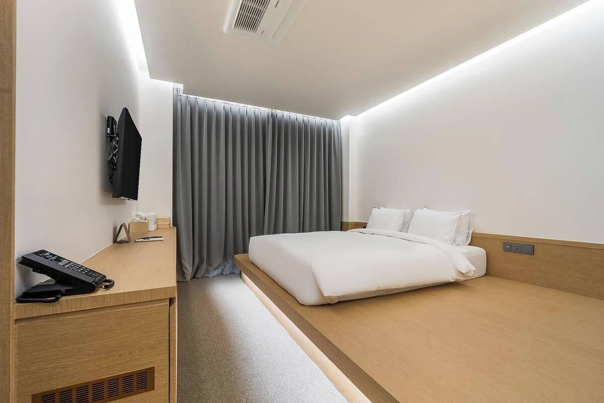 Large Premier | Cortinas/cortinados opacos, Wi-fi grátis, roupa de cama fornecida 