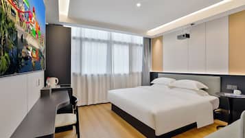 Quarto Duplo Empresarial, vista para o jardim | Secretária, Wi-fi grátis, roupa de cama fornecida