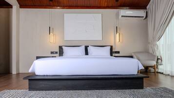 Loft Deluxe, pátio | Cofre no quarto, secretária