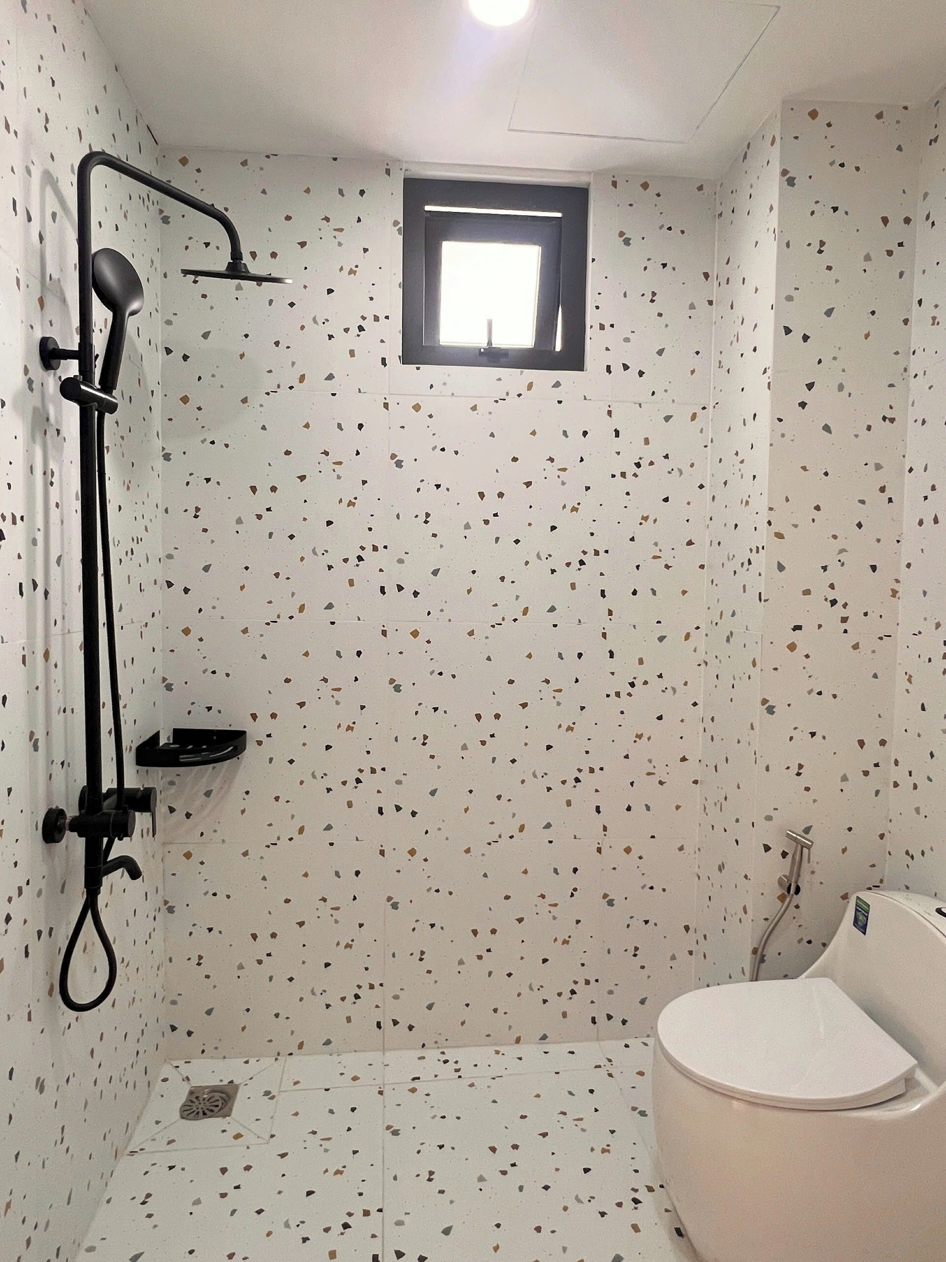 Quarto Duplo Standard | Casa de banho | Um polibã, chinelos, toalhas fornecidas, sabão 