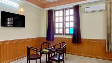 Estúdio Familiar | Secretária, Wi-fi grátis