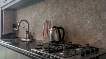 Villa Comfort, 3 quartos, piscina privativa, vista para a piscina | Cozinha privada