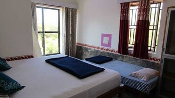 Quarto Duplo Básico | Sala de estar