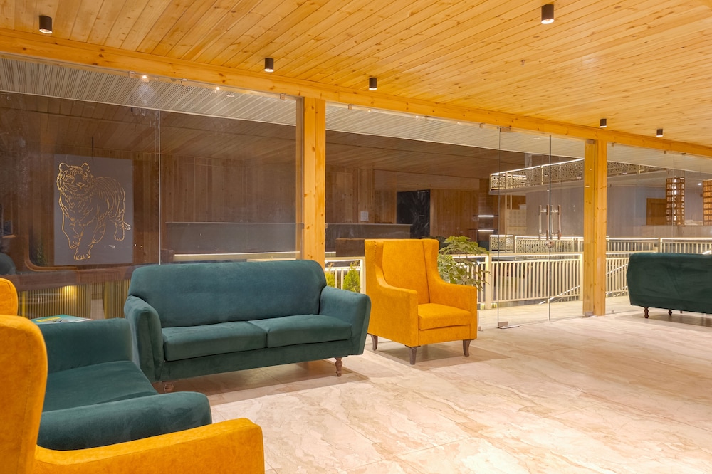 Sterling Valley Of Pine Lansdowne - Corbett National Park