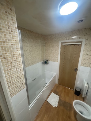 Dormitório compartilhado, 1 quarto | Banheiro