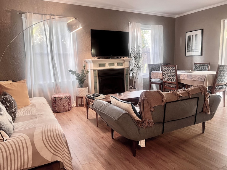 Romantic 2-bedroom La Retreat Garden Oasis Near Silver Lake - Los Angeles, CA