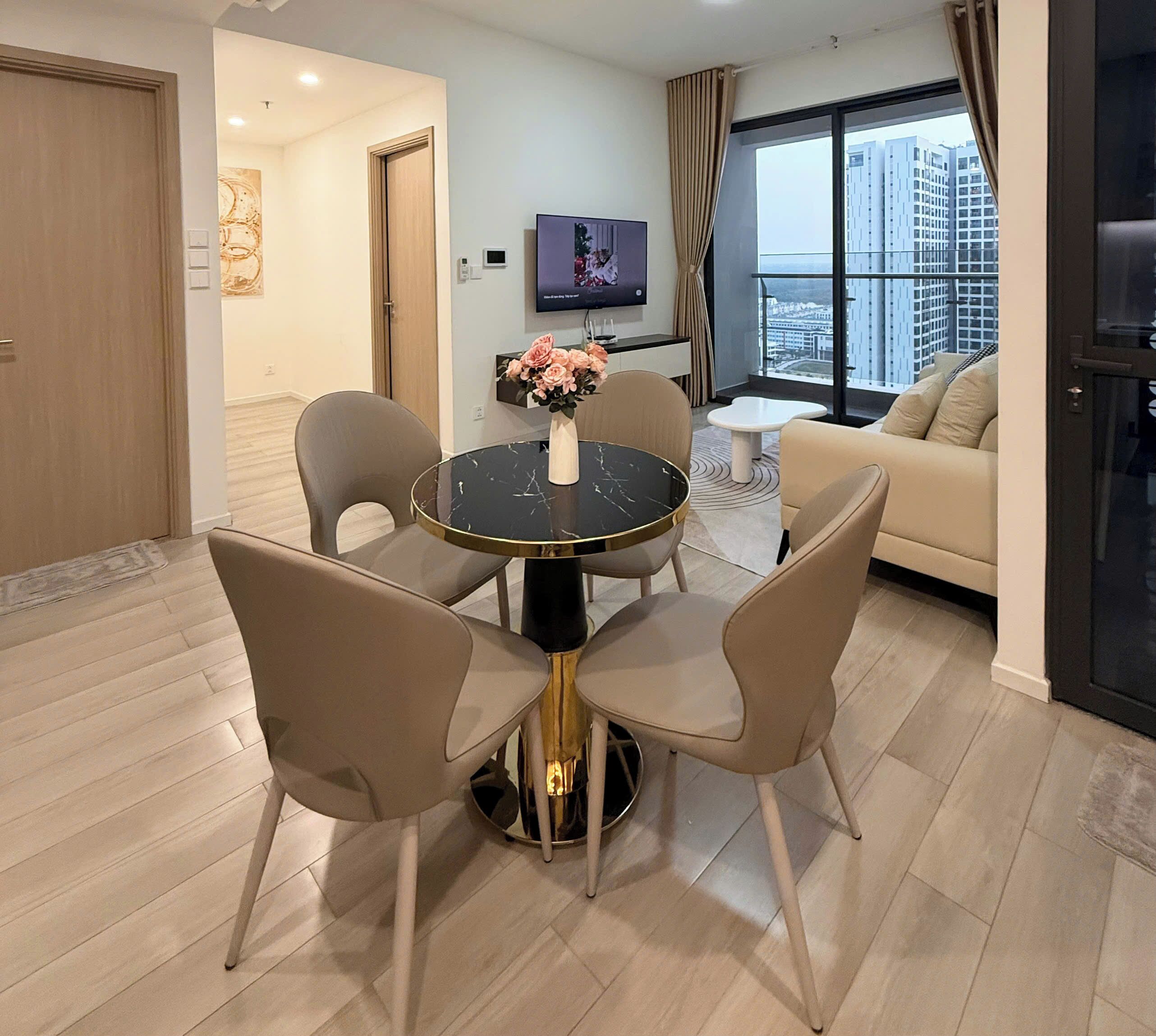 Apartamento Superior, vista para o jardim | Refeições no quarto