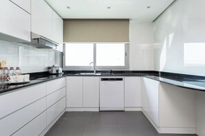 Apartamento de Luxo, Vista para a cidade | Cozinha privada