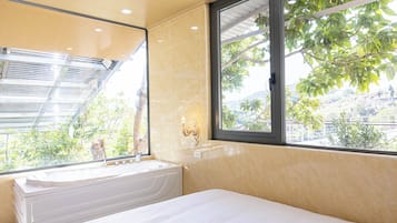 Quarto Standard | Cortinas/cortinados opacos, ferro/tábua de engomar, Wi-fi grátis