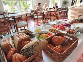 Pequeno-almoço inglês diário (15 USD por pessoa) 