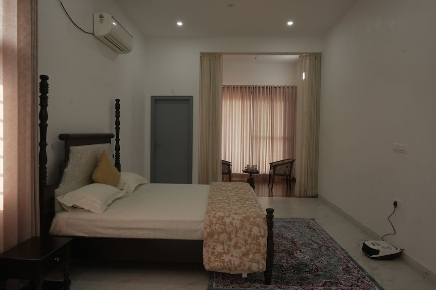 A Luxury Villa With Peaceful Natural Environment And Full Of Comfort. - 烏代浦