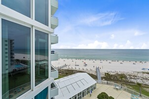 Apartamento Signature em Condomínio Fechado, 2 quartos, varanda, vista para a praia | Vista da varanda