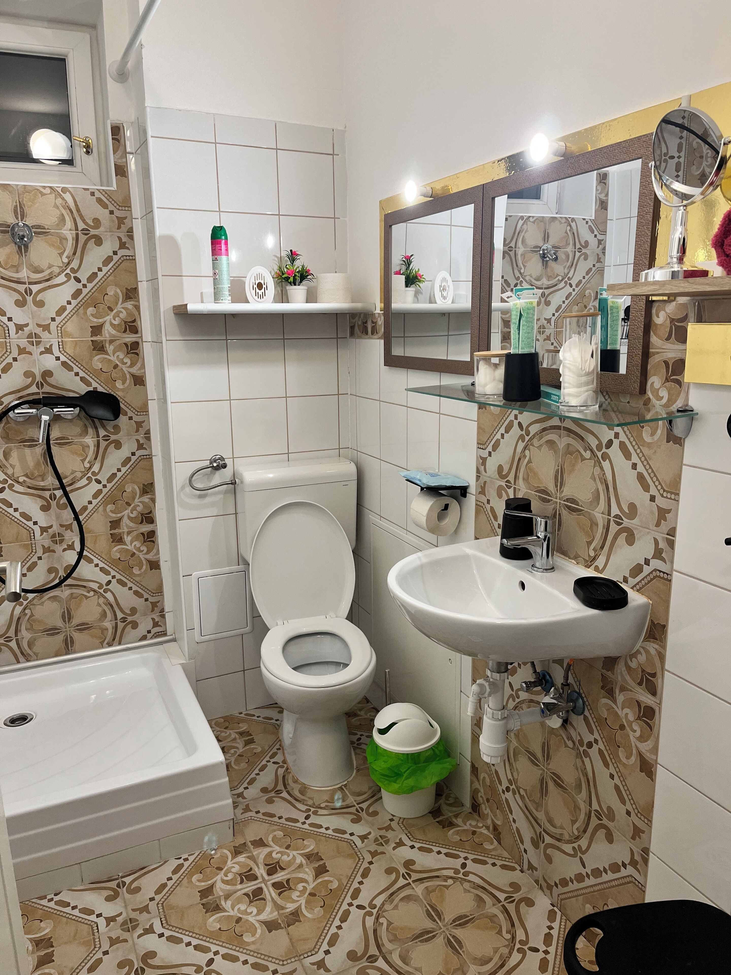 Quarto Duplo Familiar | Casa de banho | Uma banheira, um secador de cabelo, toalhas fornecidas, sabão 
