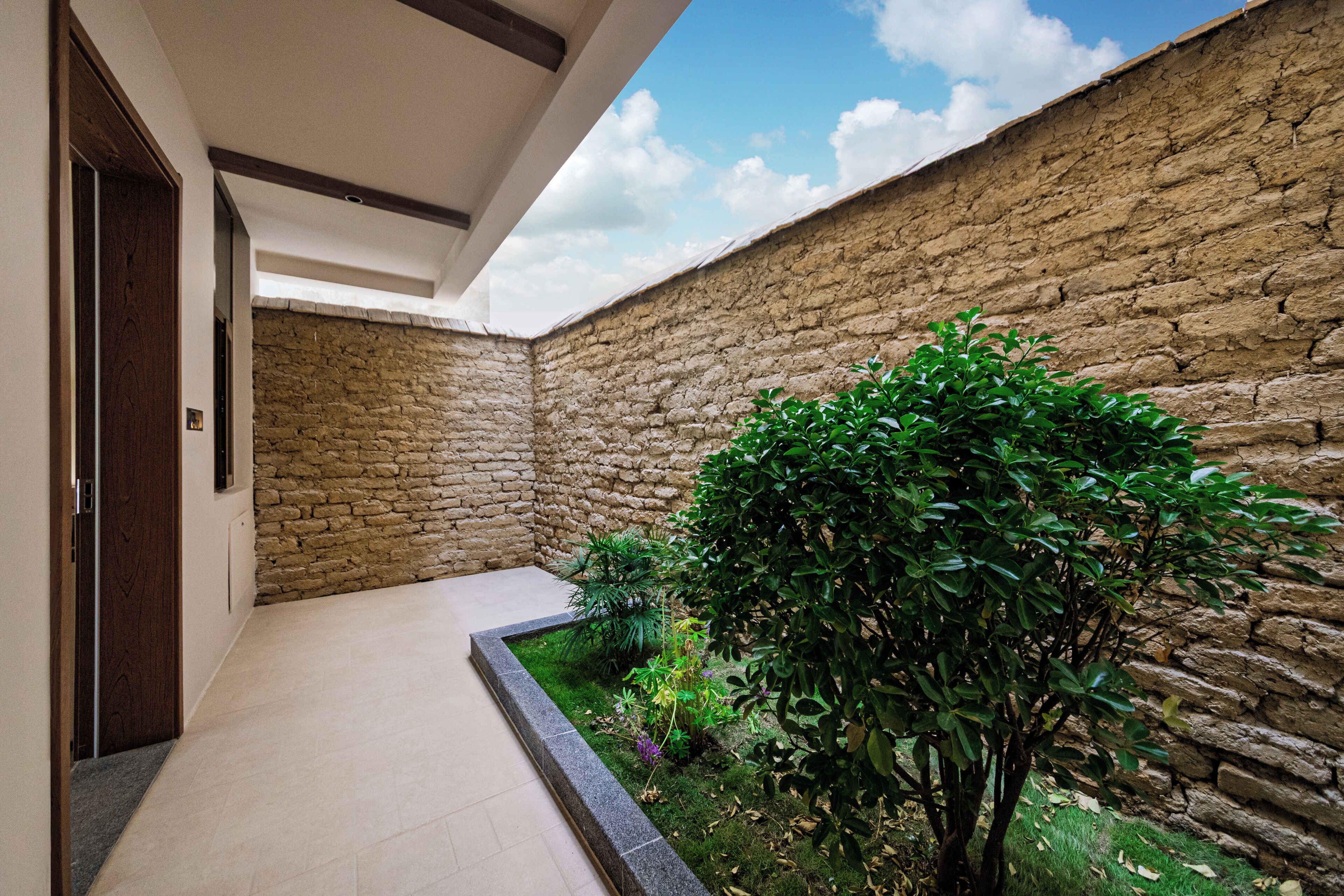 Quarto casal clássico, varanda, vista para o jardim | Vista para o jardim