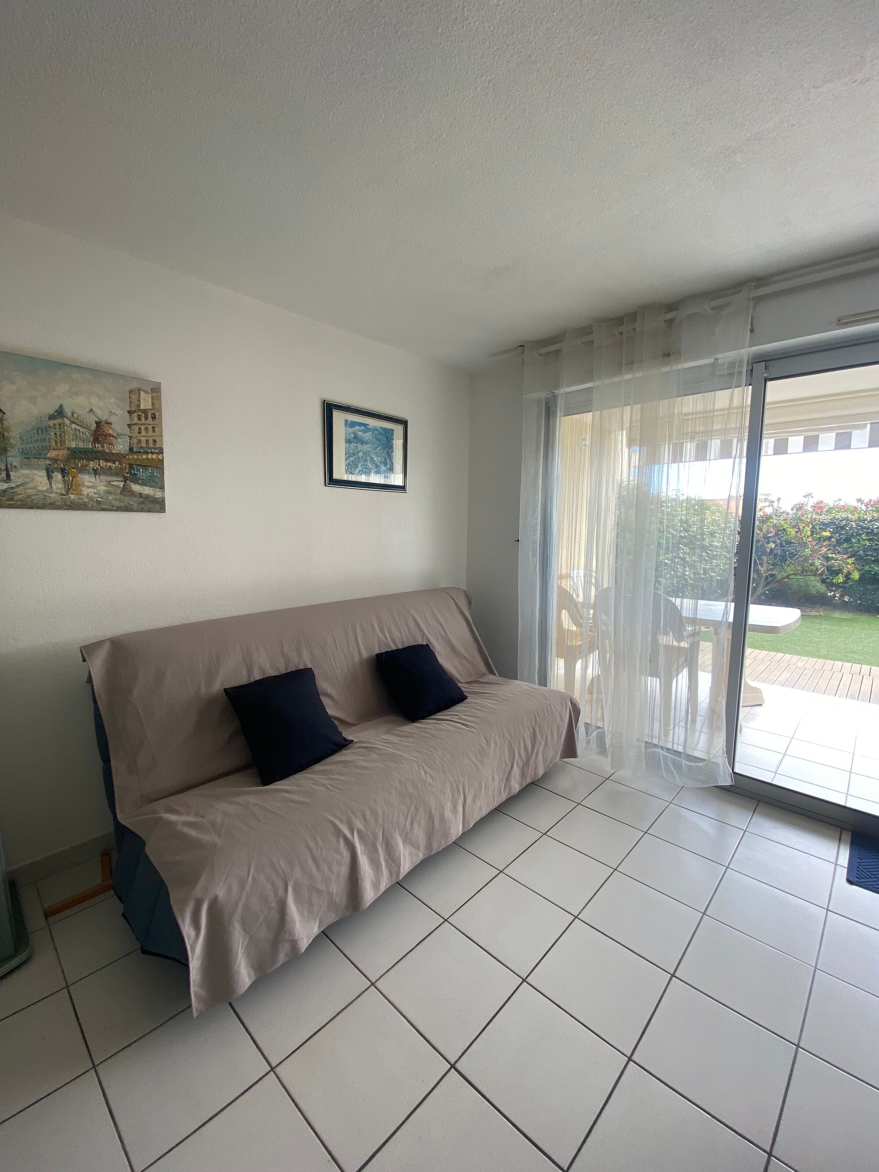 V0681 - Air-conditioned 6-bed Apartment On The Seafront With Private Parking. - Vias