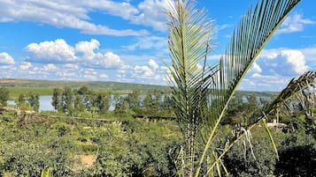 Quarto casal, sacada, vista para o lago | Vista do quarto