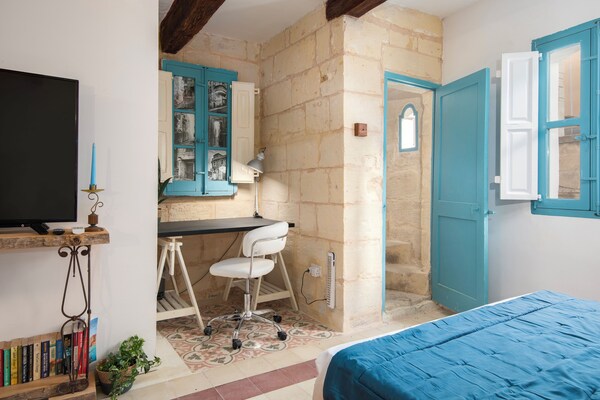 Traditional Townhouse - Rooftop Terrace - Valletta, Malta