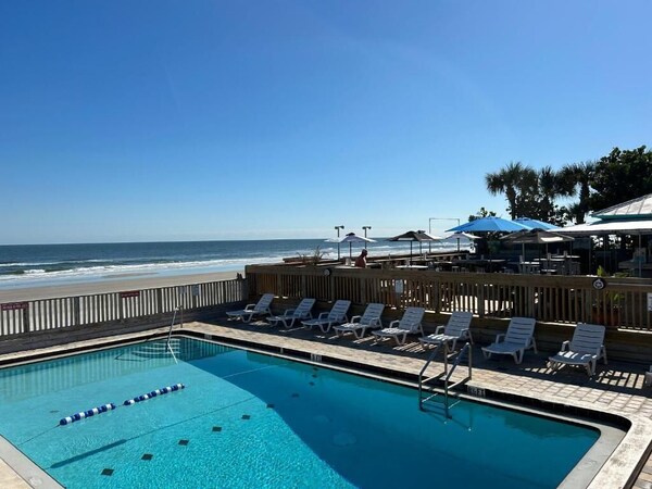 Sea Vista Resort And Tiki Bar - New Smyrna Beach, FL