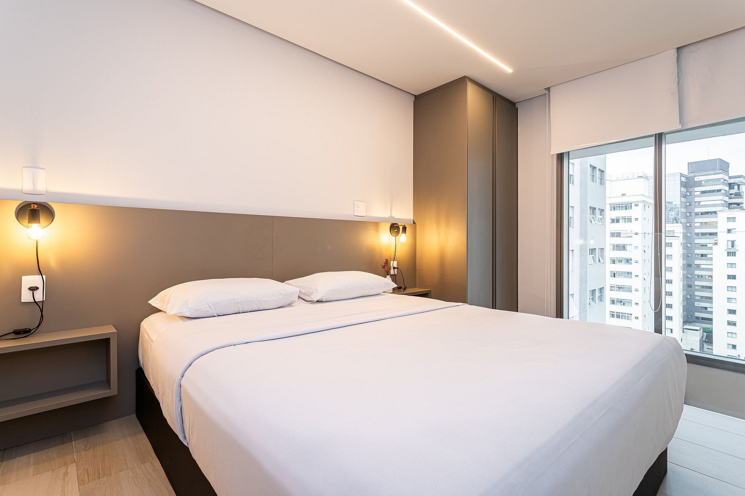 Quarto casal | Espaço de trabalho para notebook, Wi-Fi de cortesia, roupa de cama