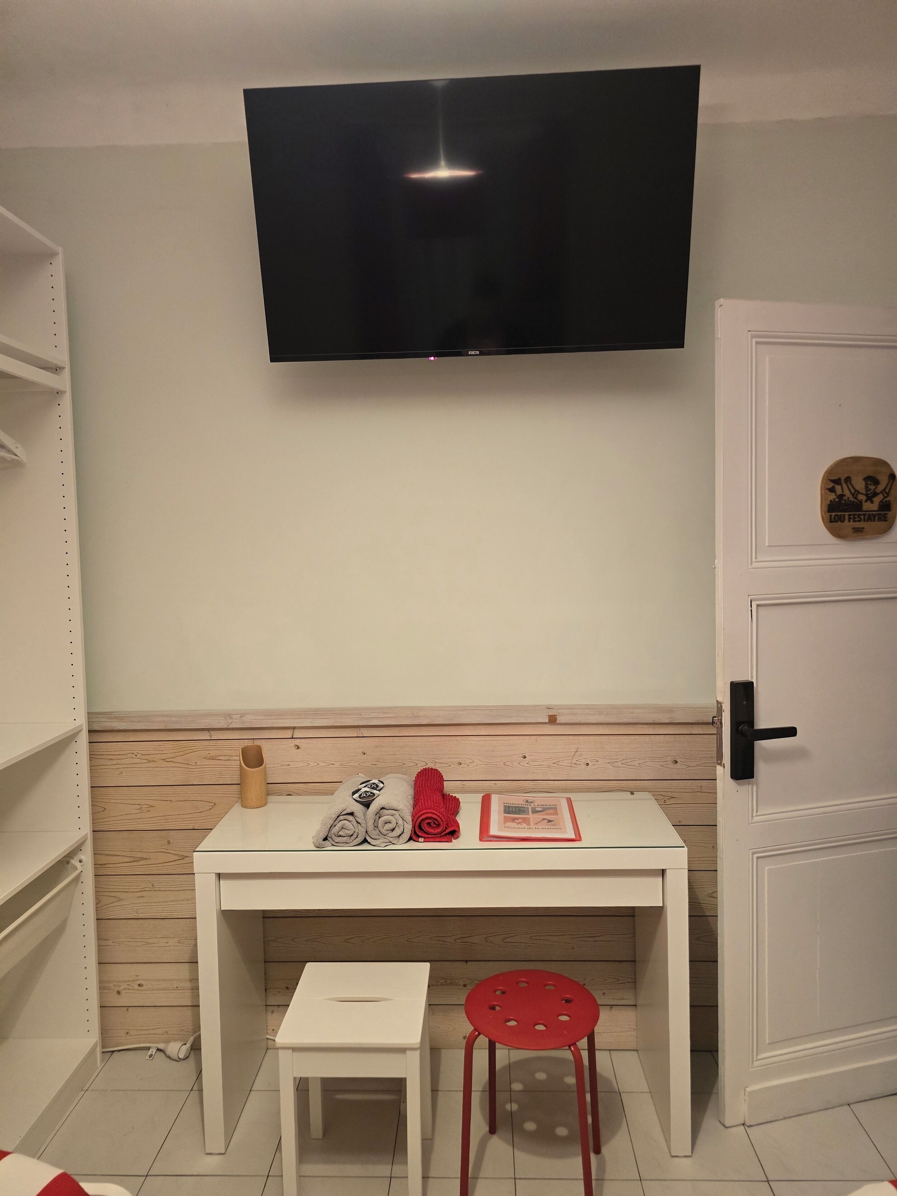 Quarto Twin Superior, ar condicionado, vista para o jardim | Secretária, secretária adequada para computadores portáteis 