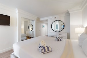 Suite-Estúdio, 1 cama king-size e sofá-cama, vista para o oceano (Daytona Beach Resort 452) | 1 quarto, com decoração personalizada, com mobília individualizada 