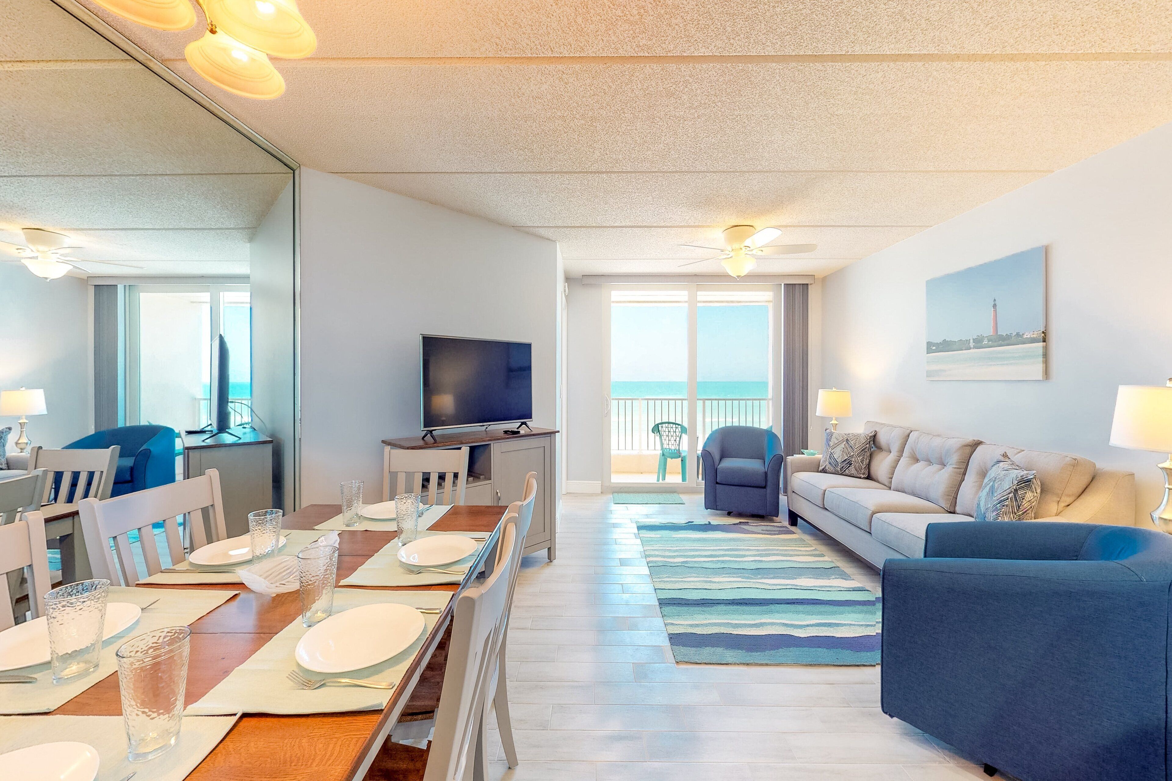 Apartamento, várias camas, sacada, vista para a praia (Ponce Inlet SouthPoint 303) | 2 quartos, individualmente decorados, individualmente mobiliados