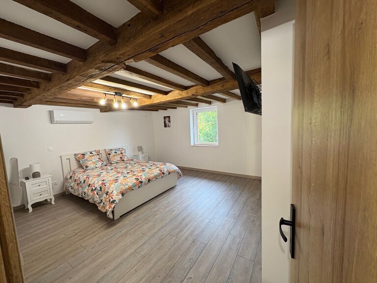 An Old-fashioned Farmhouse Surrounded By Animals. - Avesnes-sur-Helpe