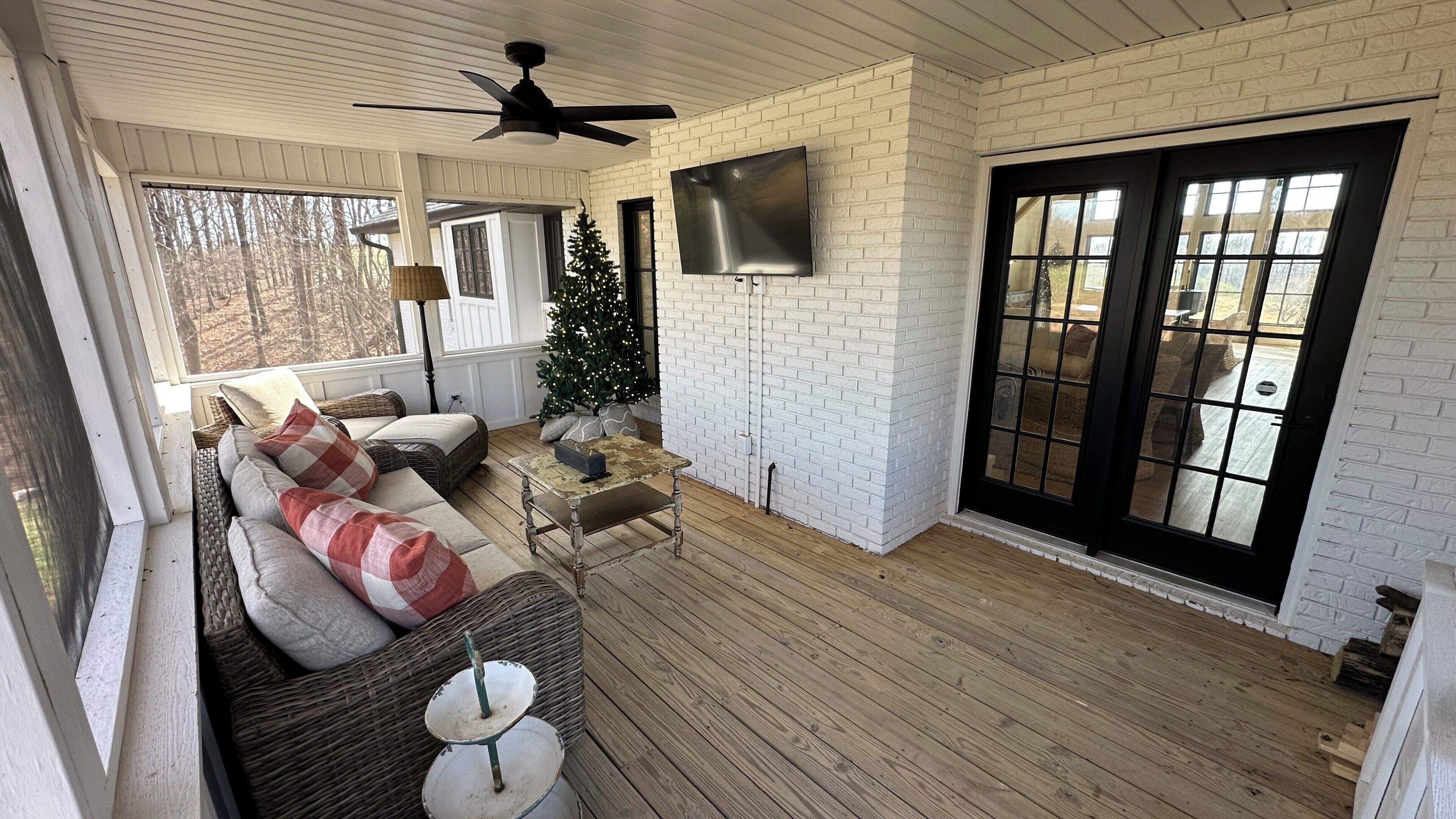 Spacious And Stylish Farmhouse In Peaceful Sparta, Tennessee - Cookeville, TN