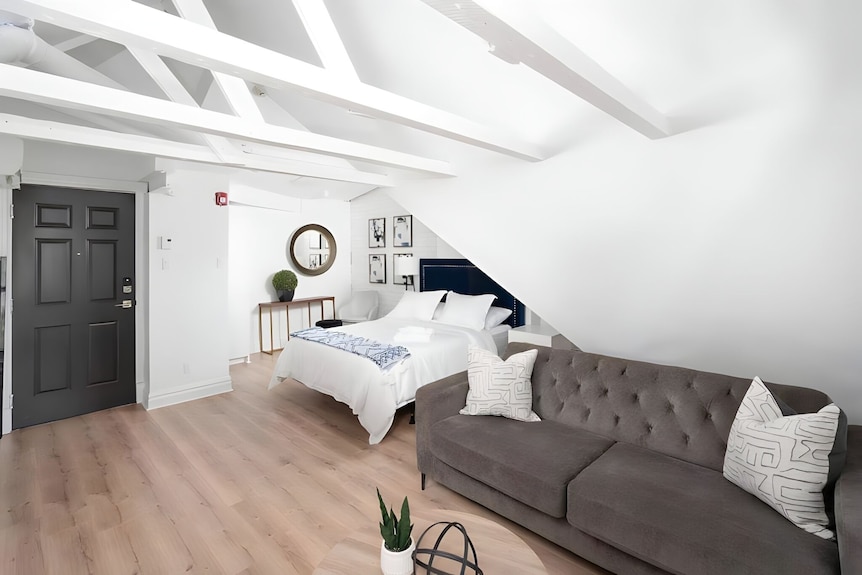 The Suites | Downtown Montreal - Montreal