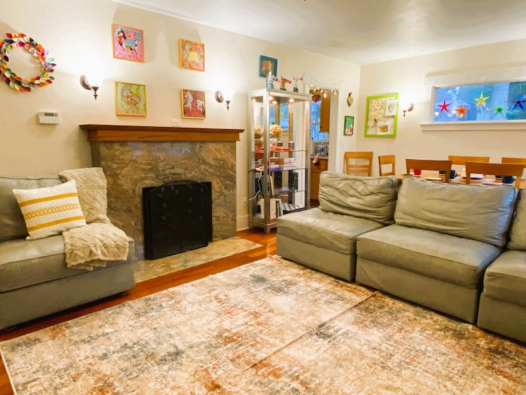 3-bedroom Proctor Boho House With Cool Vibes And Hot Tub. Family & Pet-friendly - Gig Harbor, WA