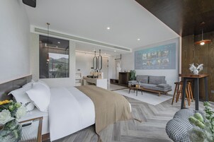 Quarto casal superluxo, varanda, vista para a colina | Edredons de pluma, cortinas blackout, quartos à prova de som