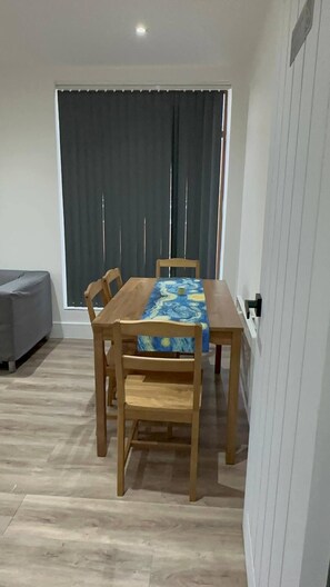 Apartamento, 1 quarto | Sala de jantar