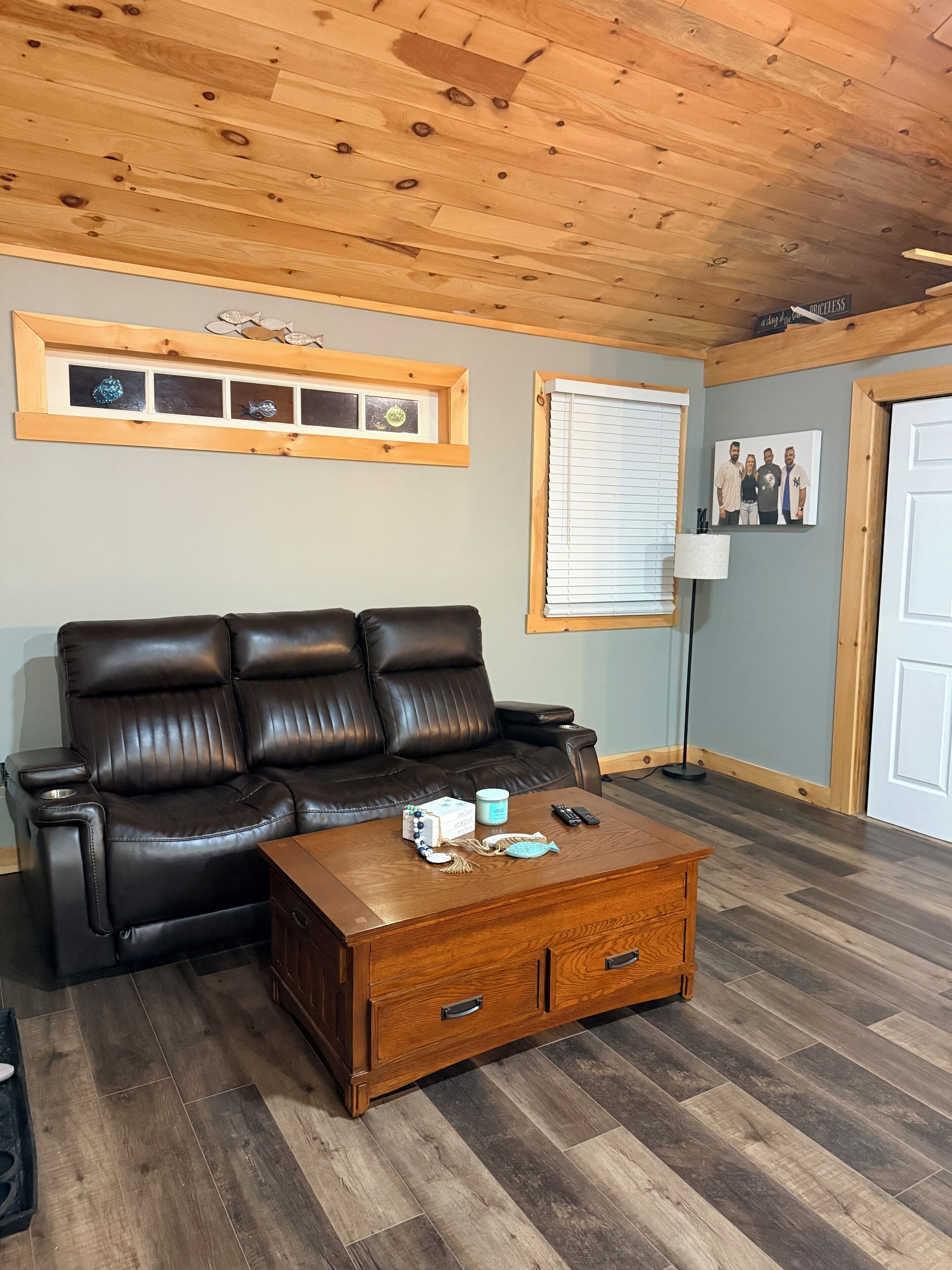 Lakeside 1-bedroom Home With Fireplace, Full Kitchen, Decks & Utilities Included - Nassau, NY