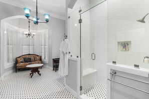 Casa Deluxe, 3 quartos, kitchenette, vista para o rio | Casa de banho | Um secador de cabelo, toalhas fornecidas, sabão, champô 