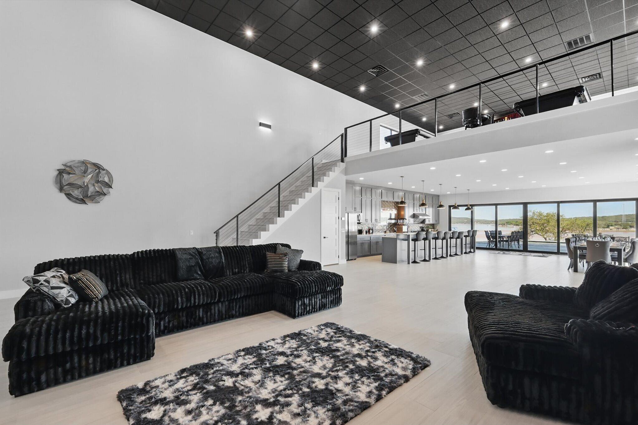 Lakefront Resort Home. Sleeps 26+! Boat Dock, Kayaks, Pool, Hot Tub & More! - Sandy Beach, TX