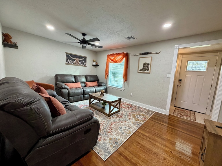 Fun, Entertaining Home With Game Room Near Fort Sill, Restaurants, & Shopping. - Lawton