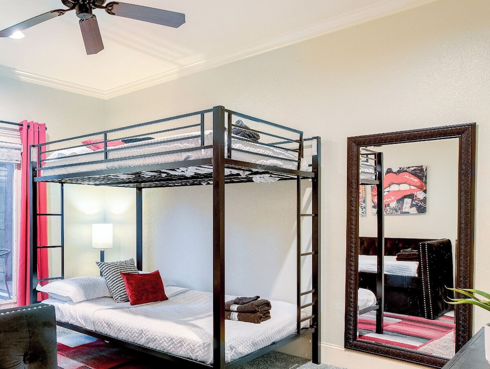 111 R&R Galleria Dream House, Near Foods & Shops Avis, Prix & Photos ...