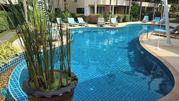 Apartamento em Condomínio Fechado, 1 quarto, fumadores, varanda | Piscina | Piscina exterior