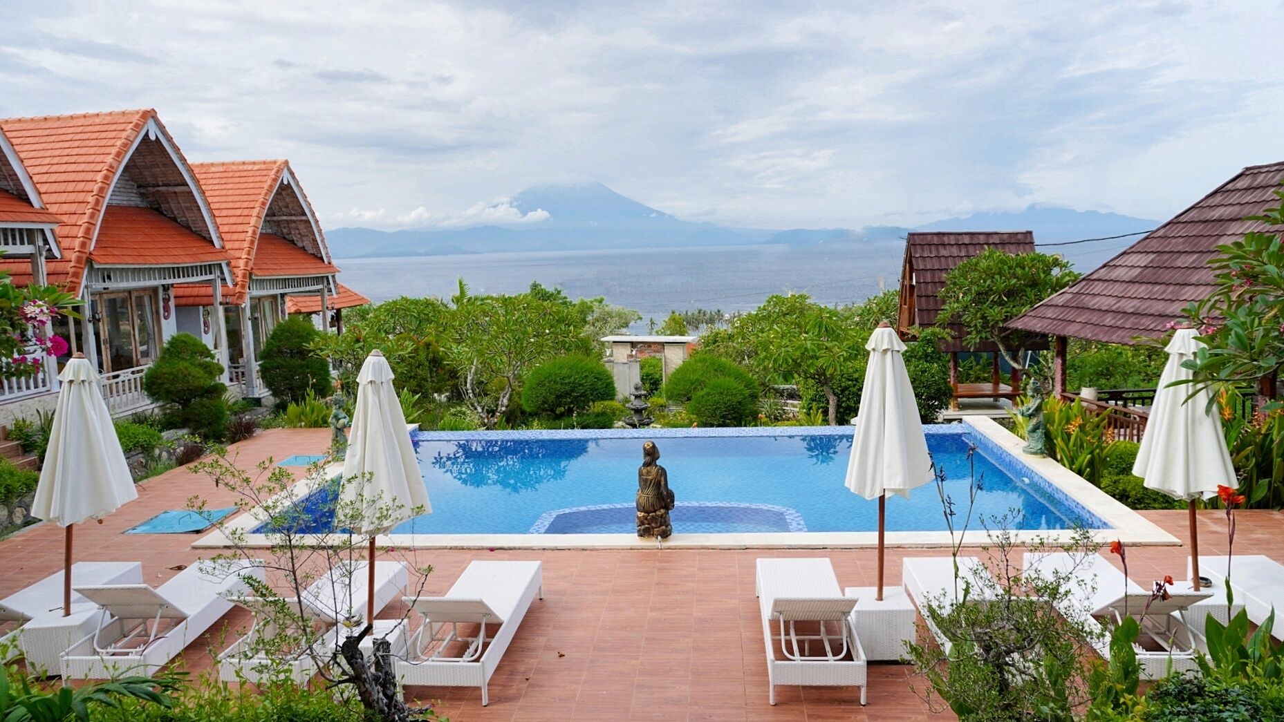 Quarto casal superior, vista para o mar | Vista para o lago