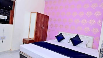 Quarto Standard | Secretária, secretária adequada para computadores portáteis